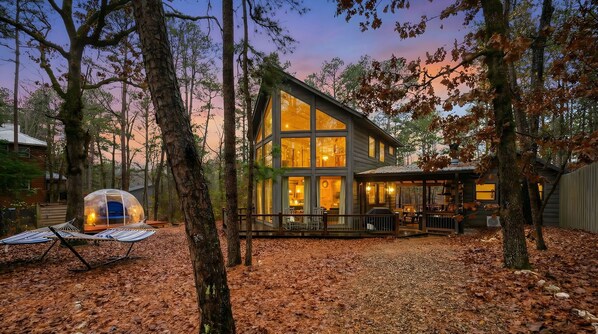 Retro Retreat Getaway • Forest, Sauna & Hot Tub Reviews, Deals & Photos ...