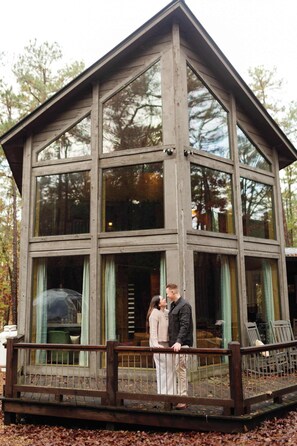 Retro Retreat Getaway • Forest, Sauna & Hot Tub Reviews, Deals & Photos ...