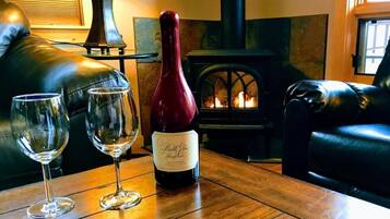 Suite, 2 camas queen-size, vista para o rio | Interior