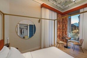 Quarto luxo, vista para a montanha | Frigobar (abastecido com alguns itens grátis), cofres nos quartos