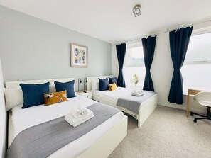 Apartamento Deluxe, casa de banho partilhada, Vista para a cidade (Quad (4-person)) | Wi-fi grátis 