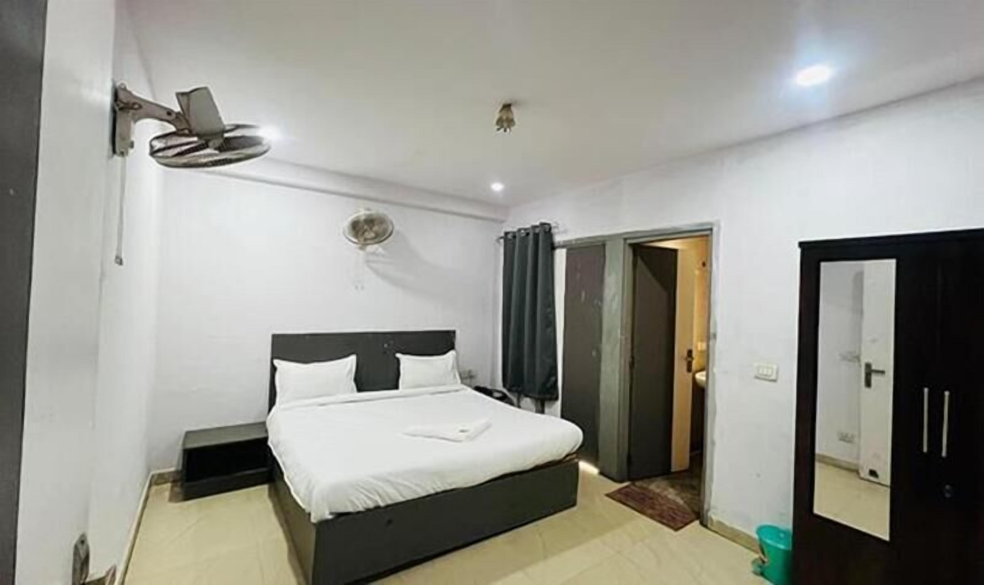 Quarto Deluxe | Lençóis de algodão egípcio, roupa de alta qualidade, cofre no quarto 