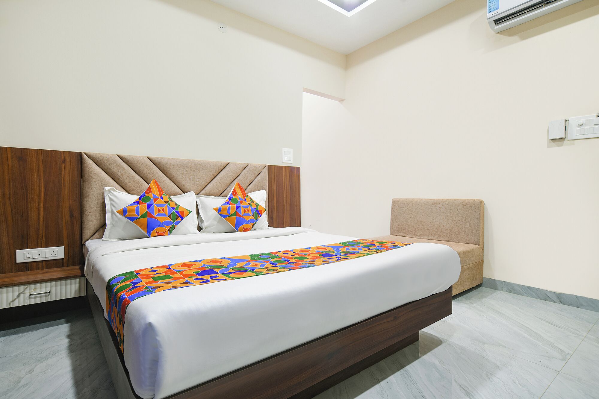 Quarto Deluxe | Lençóis de algodão egípcio, roupa de alta qualidade, cofre no quarto 