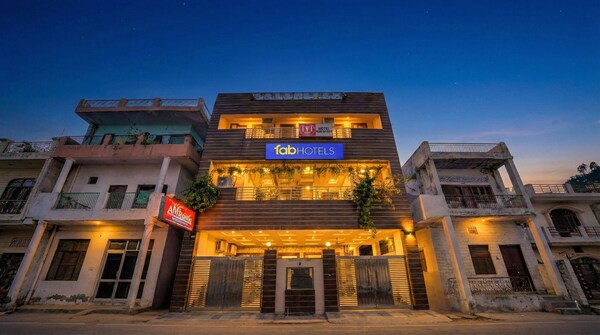 Fabhotel Amr Grand I - Kanpur