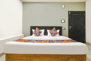 Quarto Deluxe | Lençóis de algodão egípcio, roupa de alta qualidade, cofre no quarto 