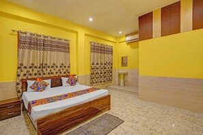 Quarto Deluxe | Lençóis de algodão egípcio, roupa de alta qualidade, cofre no quarto 