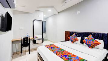 Quarto Deluxe | Lençóis de algodão egípcio, roupa de alta qualidade, cofre no quarto