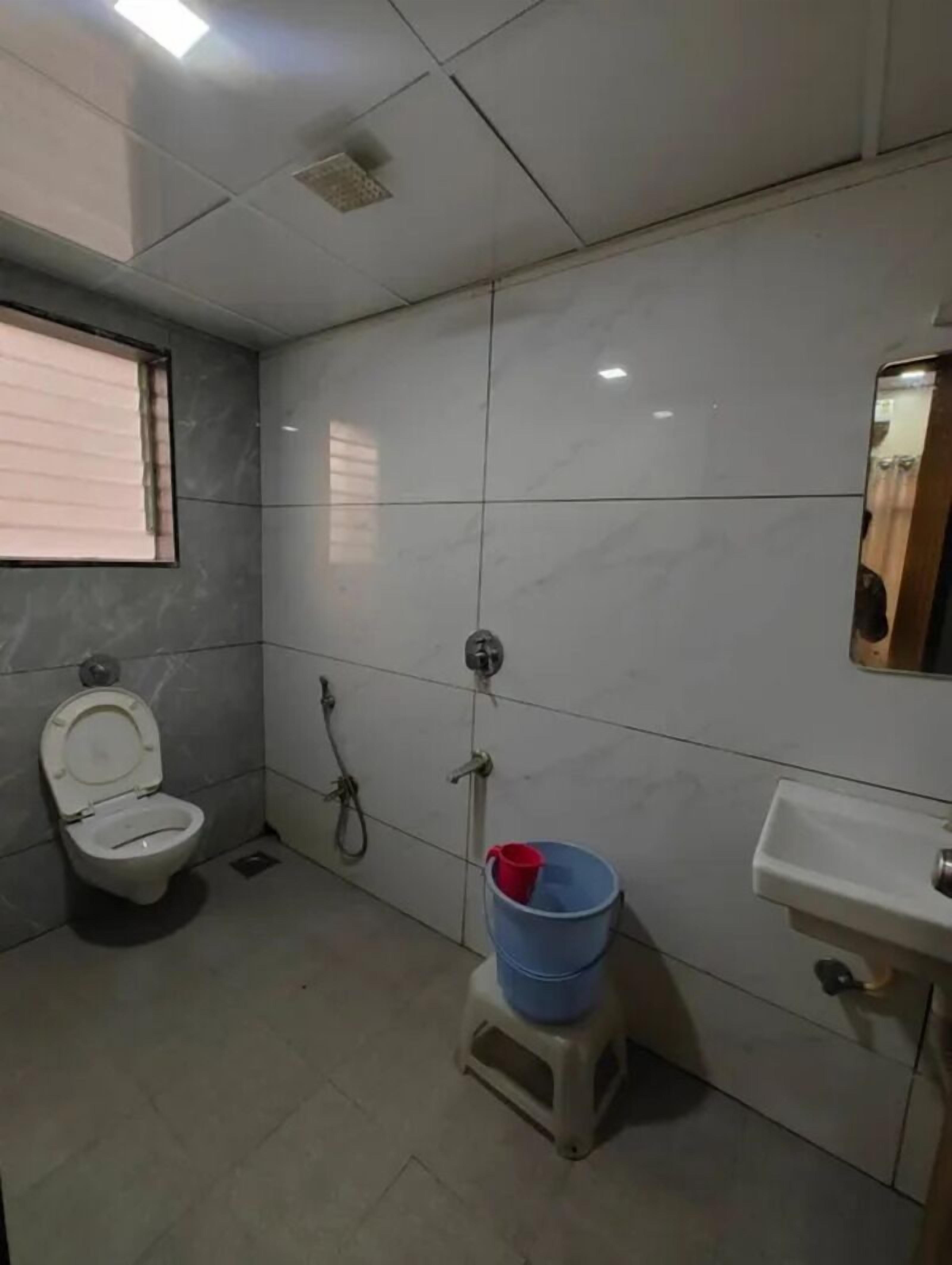 Quarto luxo | Banheiro | Chuveiro, chuveiro com efeito de chuva, produtos de toalete grátis 