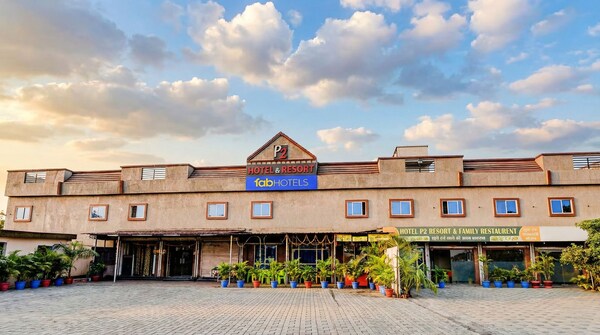 Fabhotel P2 And Resort - Bhopal