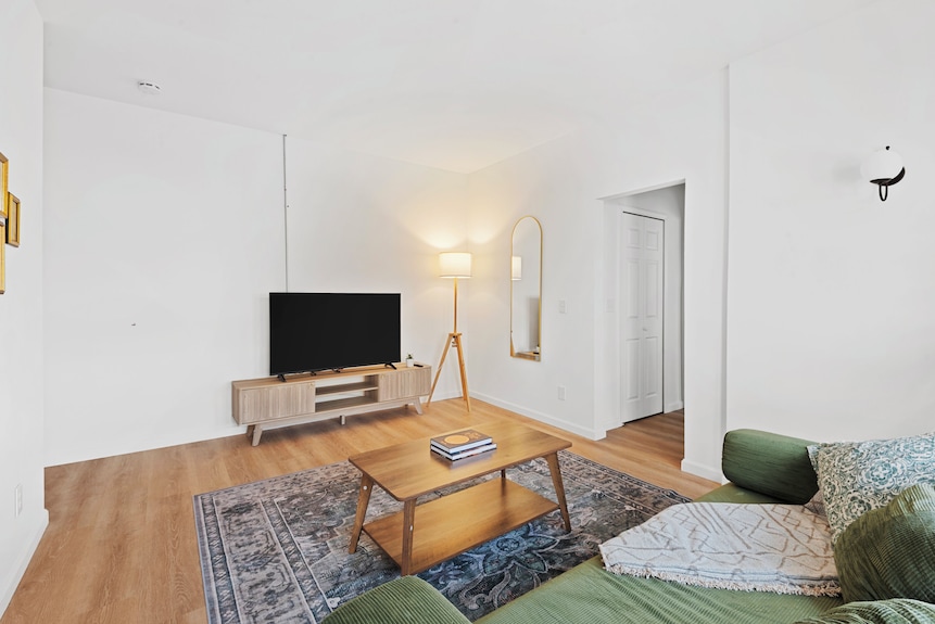 Close To Downtown | Luxury Getaway Apartment In Midtown - Detroit, MI