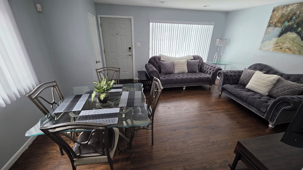 Cozy 2-bedroom House In Surrounding Metropolitan Area Just Minutes From Dtw - 韋斯特蘭