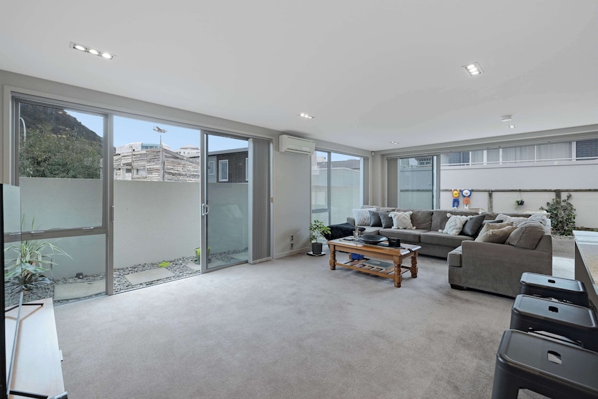 Pilot Bay Spacious Apartment, Beach And Downtown - 芒格努伊山