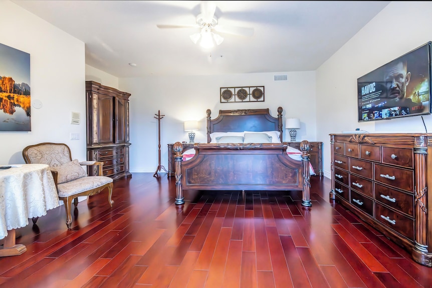 Sunrise Luxurious Master Room/own Bath/separated Entry/vista - San Marcos, CA