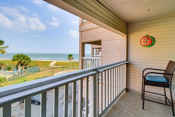 Ocean-View Balcony! North Beach 2nd-Floor Unit Reviews, Deals & Photos ...