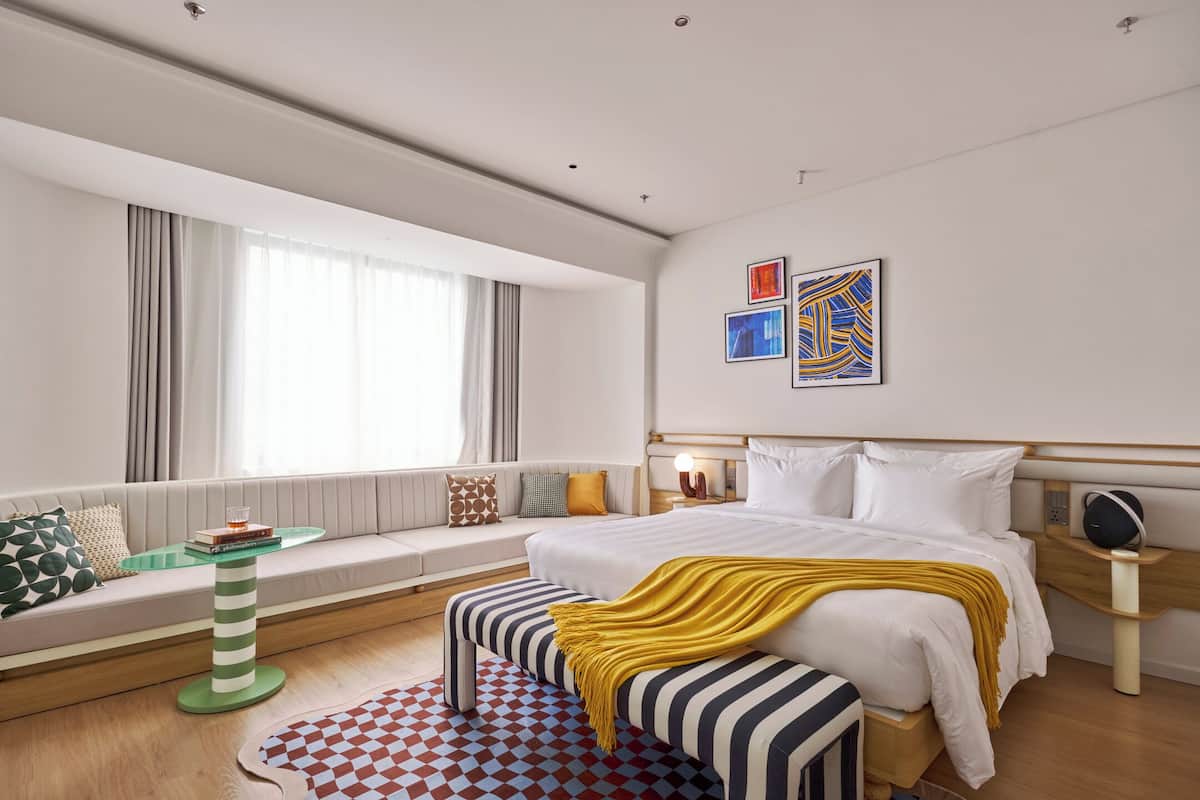 Quarto Premier, Vista para a cidade | Cofre no quarto, secretária, cortinas/cortinados opacos