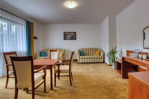 Apartamento, sacada, vista para o jardim | Cofres nos quartos, quartos à prova de som