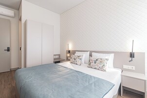 Quarto Duplo Standard, Vista para a cidade | Cofre no quarto, secretária 