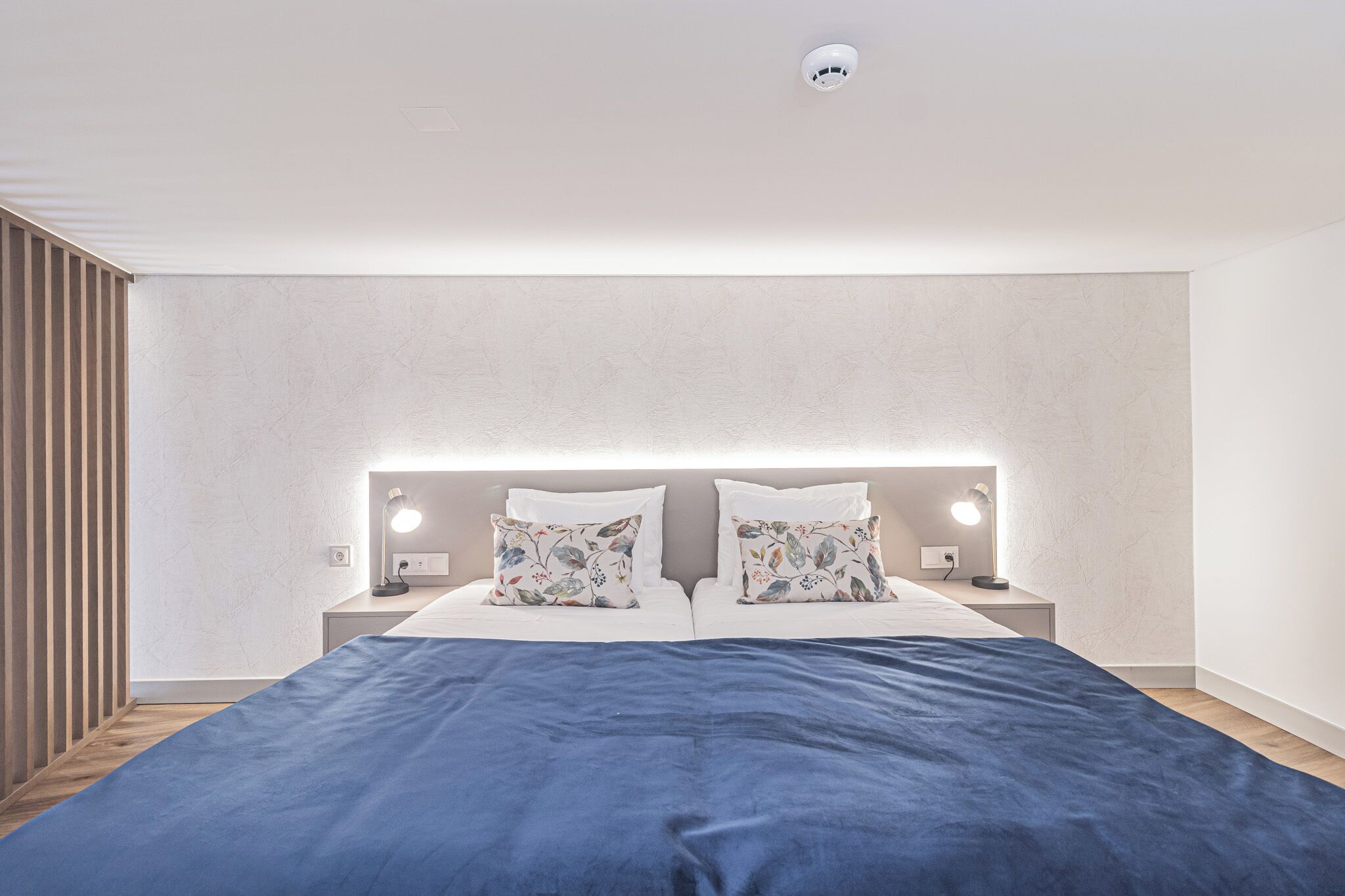 Quarto luxo, vista para a cidade | Cofres nos quartos, escrivaninha, espaço de trabalho para notebook