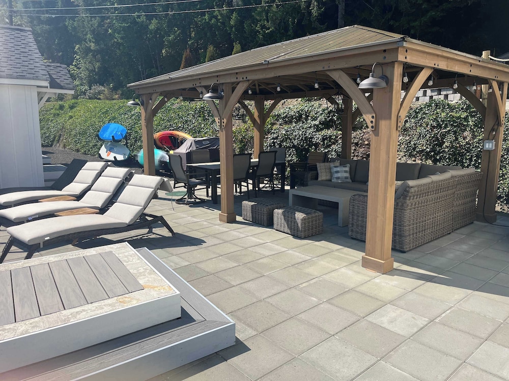 Waterfront Retreat - Hot Tub Fireplace Pier - Hoodsport, WA