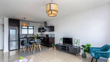 Casa | 1 quarto, escrivaninha