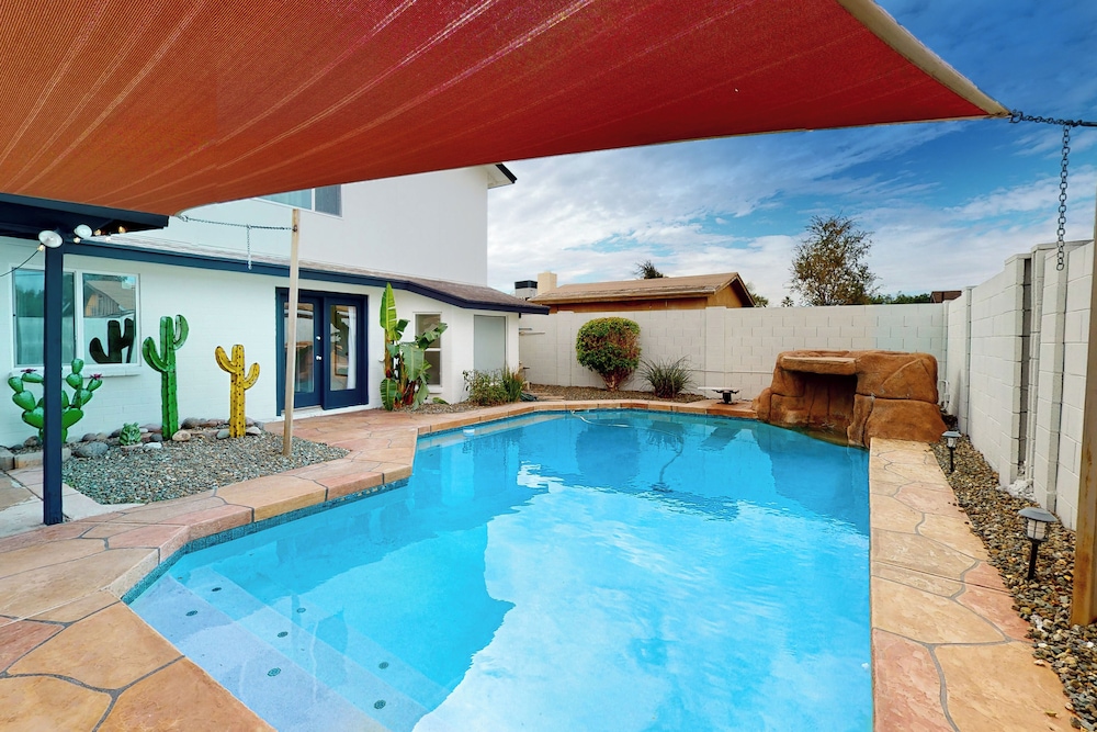 4br Home W/ Pool & Backyard Oasis, Yard Games, Ac - Phoenix, AZ