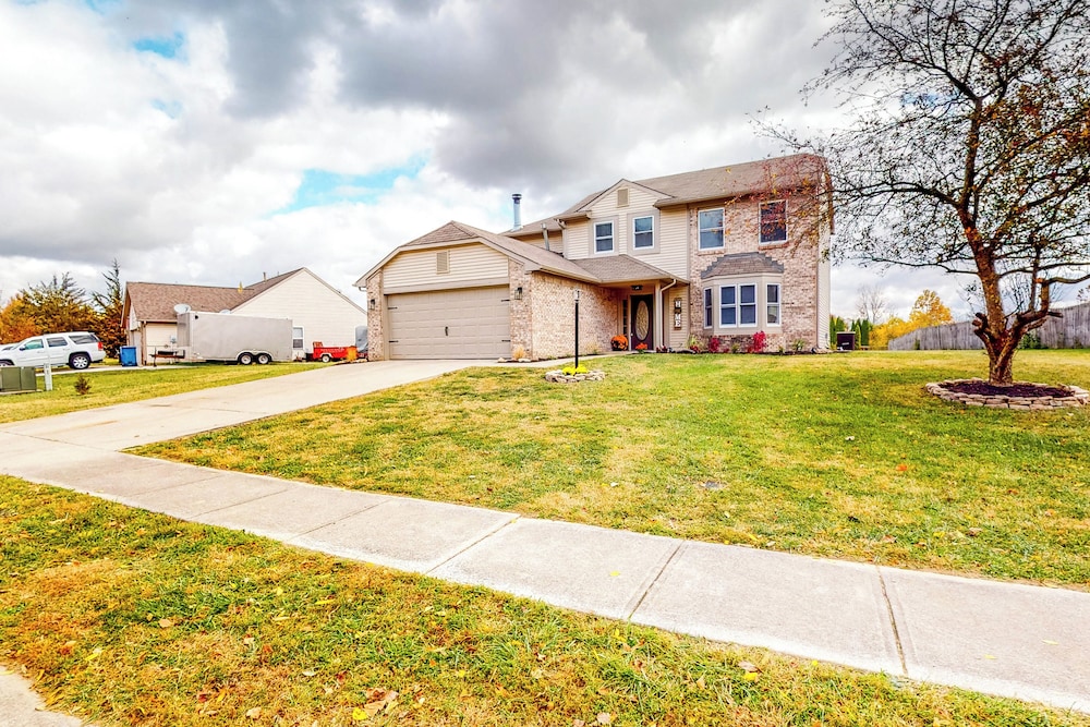 Laid Back, Dog-friendly Indy 4br W/ Patio - Carmel, IN