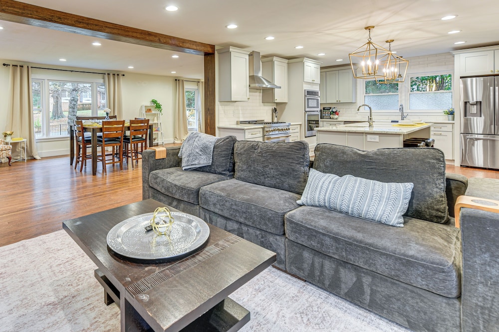 Dog-friendly Yard, 5 Mi To Uptown: Charlotte Home - Charlotte, NC