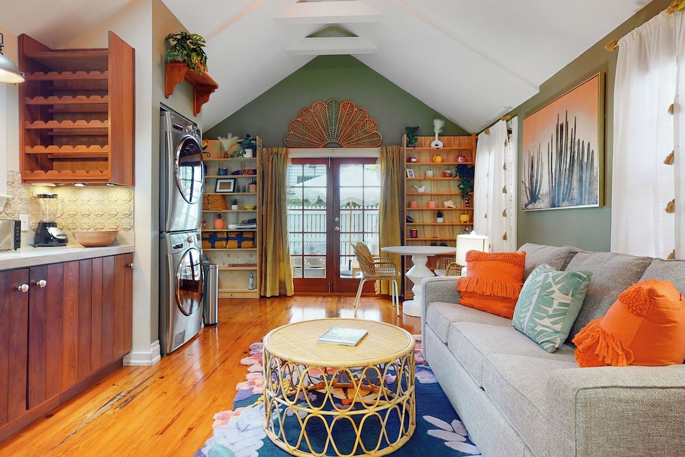 1br Home - Colorful Cottage W/ Ac, W & D, Dogs Ok - Key West, FL