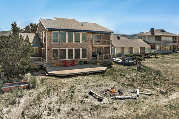 Fantastic Beach View! Oregon Escape W/ Game Room - Cannon Beach, OR