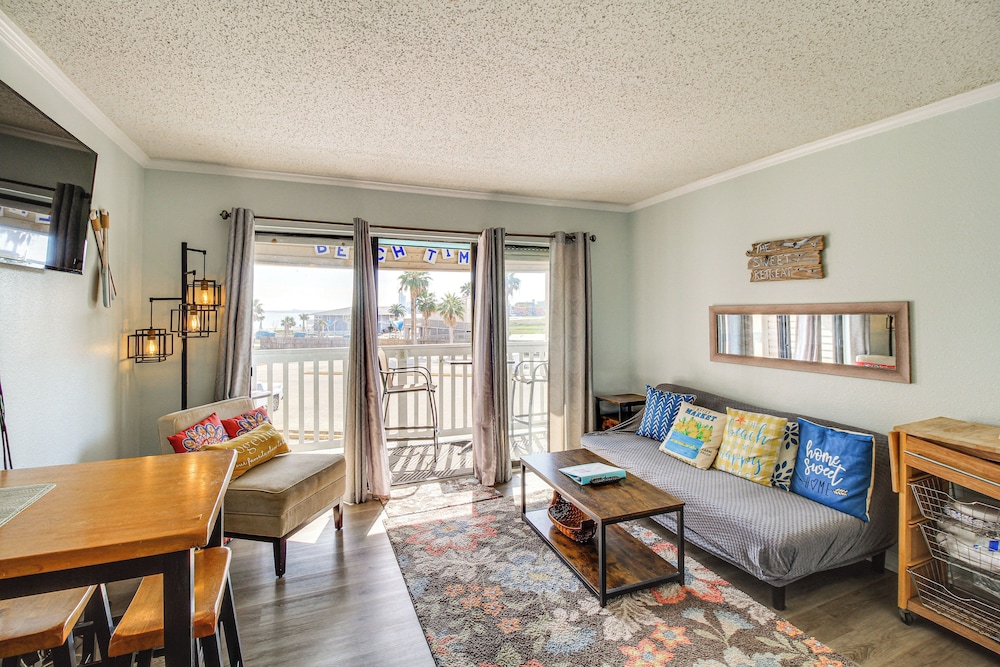 Steps To Water! Beachfront Corpus Christi Condo - North Beach, TX