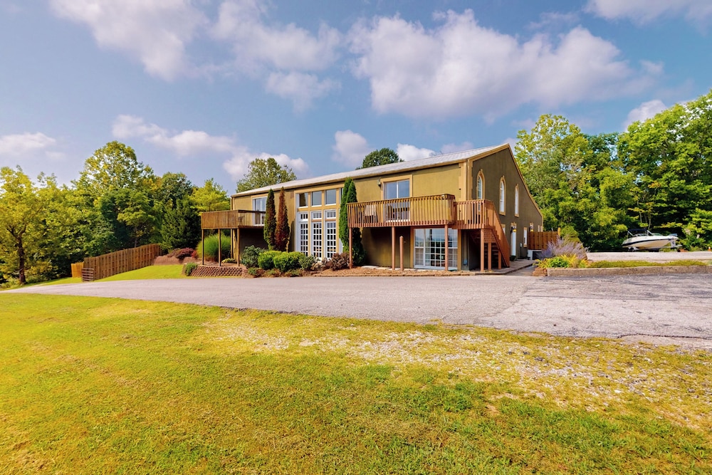Home On 22 Acres Overlooking Lake Monroe - Brown County, IN