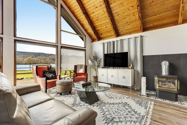 Escape On The River: Waterfront Home - Flathead Lake, Cathlamet