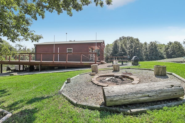 1br Cabin On Farm W/ Fire Pit, Pond & Treehouse - Grindstone Lake, Osborn