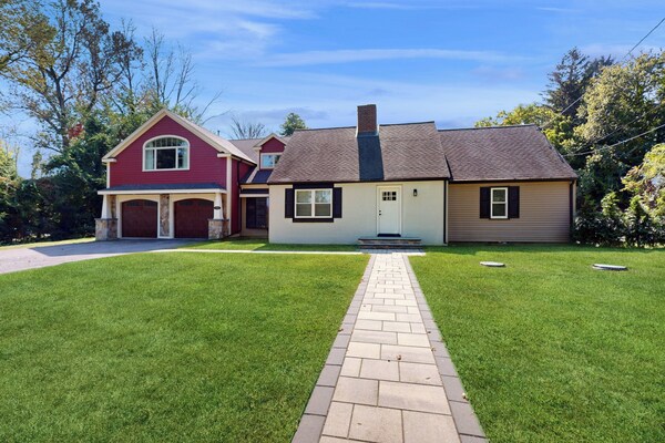 3br House W/ A/c & Patio, Near Stadium & Shops - Norwood, MA