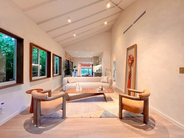 A serene blend of Nordic minimalism and Mediterranean House Reviews ...