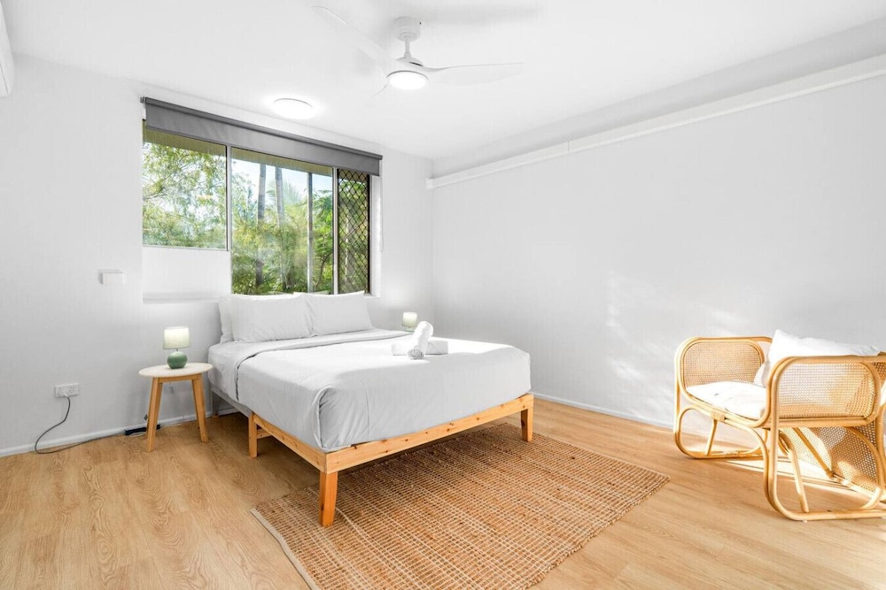 Zen Crescent Sanctuary Cozy - Modern - Unique - Darwin