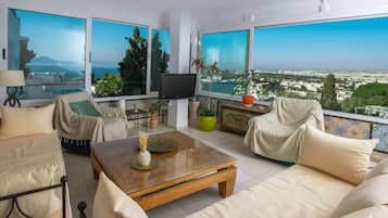 Apartamento, 2 quartos | Sala de estar