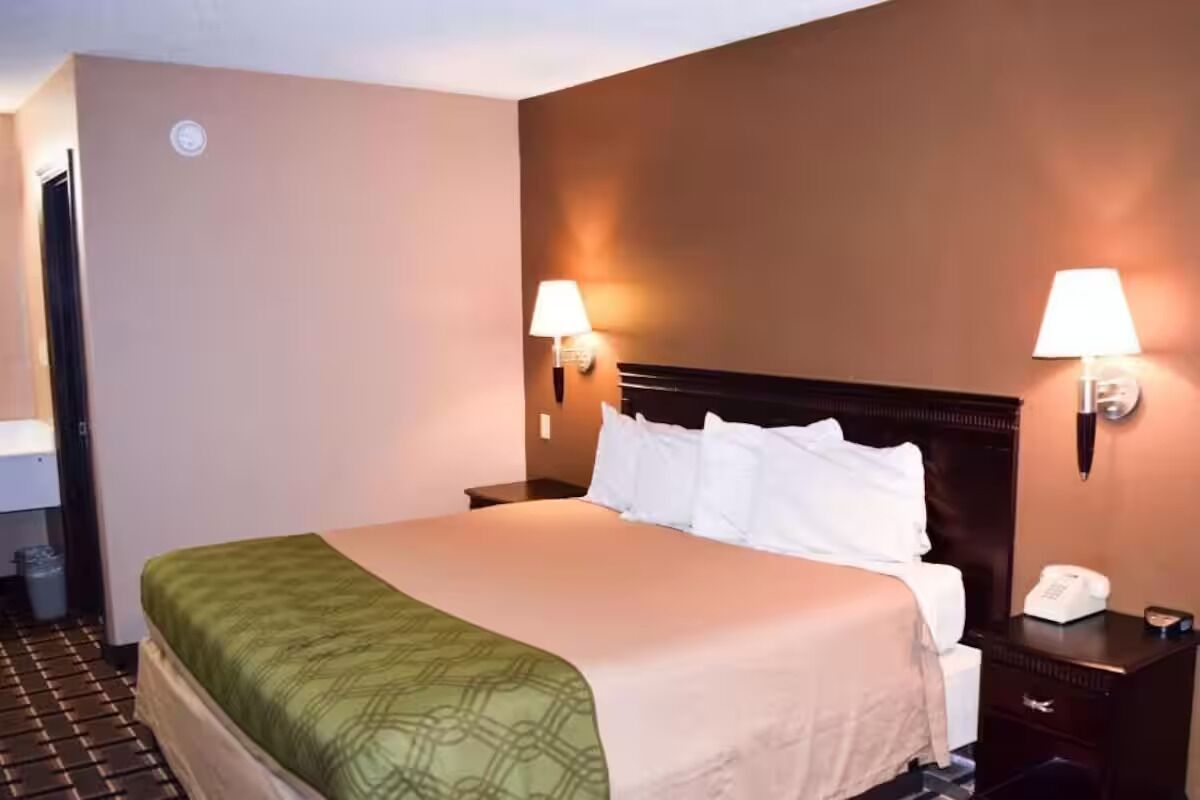2 Convenient Rooms Equipped With Practical, Essential Features For Your Comfort - South Carolina