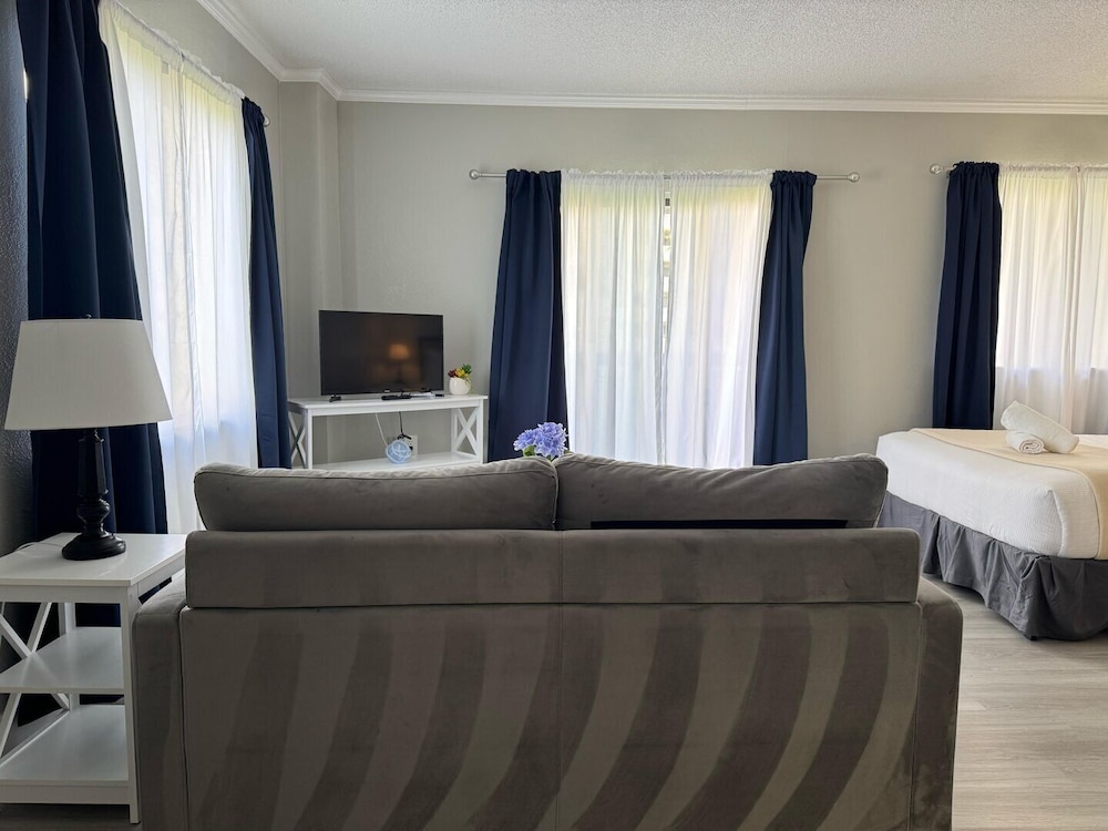 Enclave Studio – 1 mi to Universal w/ Pool - Orlando | Stayz