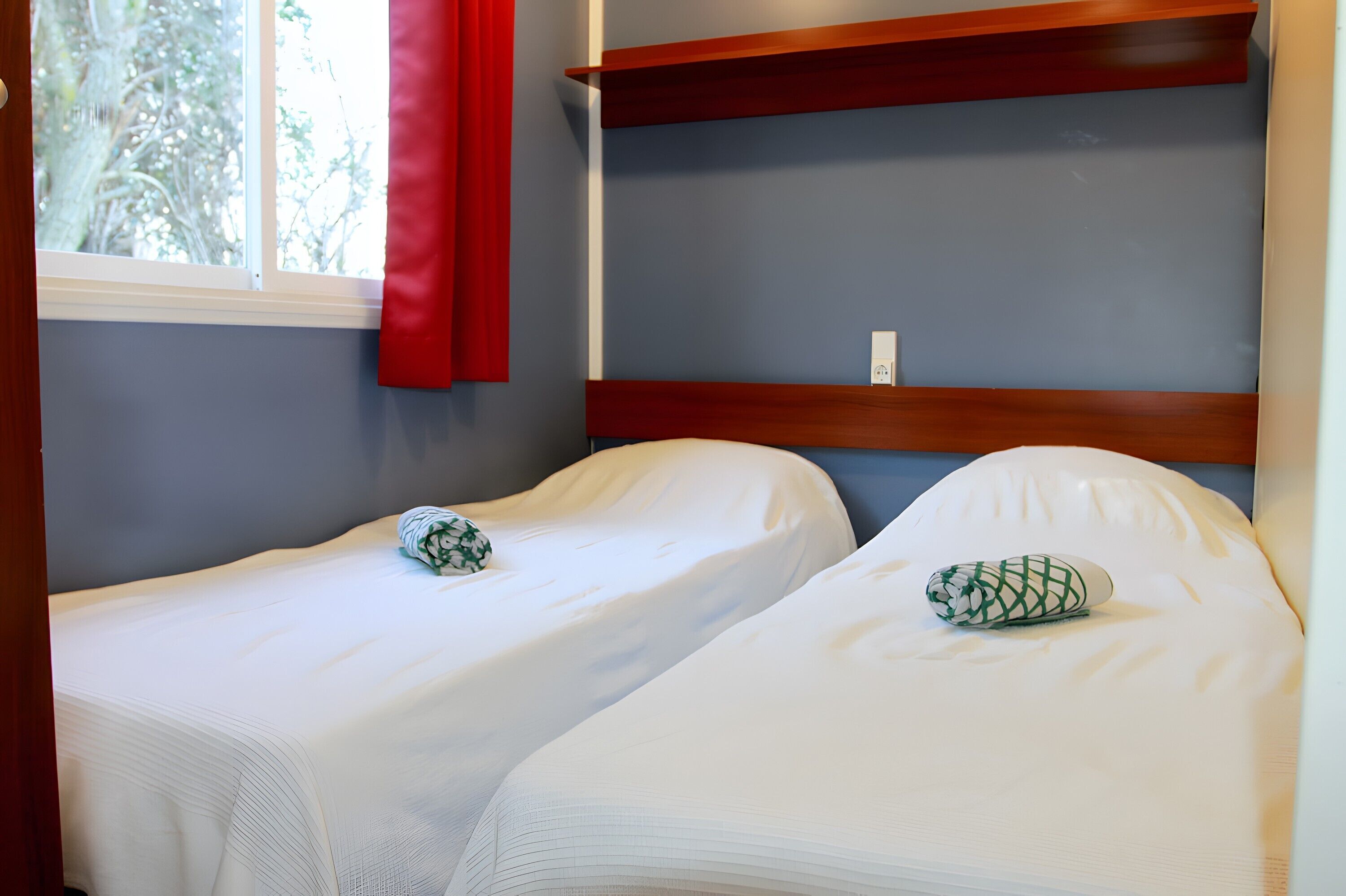 Mobil-home « Mon Gîte En Camargue » Avec Terrasse Privée, Jardin Et Climatisation - Vauvert