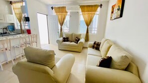 Casa familiar con piscina en buena ubicación Reviews, Deals & Photos ...