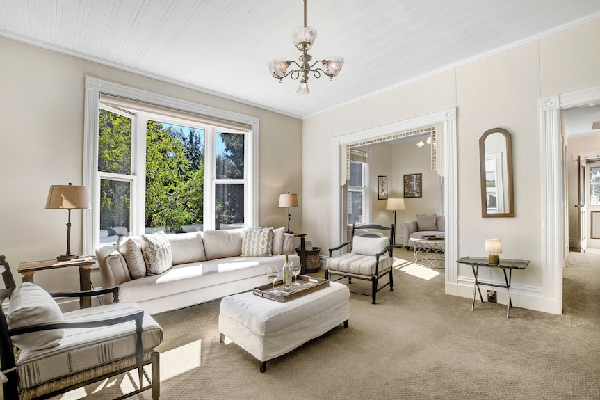 Vineyard's Edge - Charming Wine Country Retreat - Napa Valley, CA