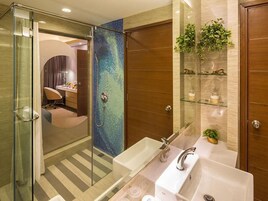 Quarto Duplo ou Twin Superior, não fumadores | Casa de banho | Artigos de higiene pessoal grátis, um secador de cabelo, chinelos 