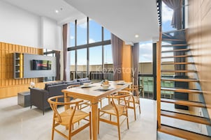 Apartamento, 2 quartos, Vista para a cidade | Sala de jantar
