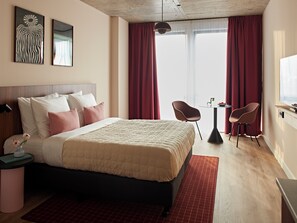 Estúdio conforto | Roupas de cama premium, cofres nos quartos, cortinas blackout