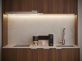 Geladeira, micro-ondas, cooktop, máquina de café expresso