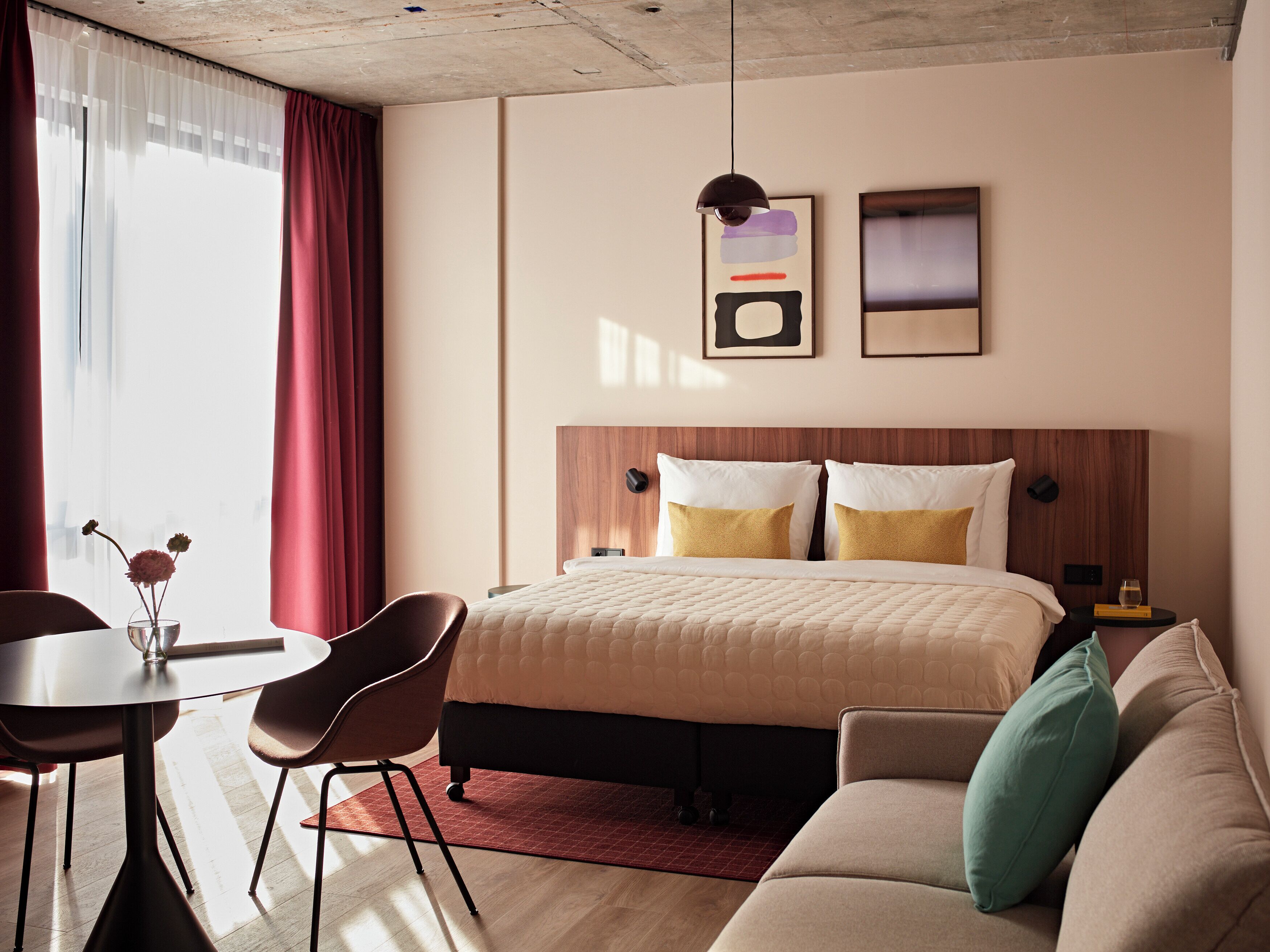 Estúdio luxo | Roupas de cama premium, cofres nos quartos, cortinas blackout