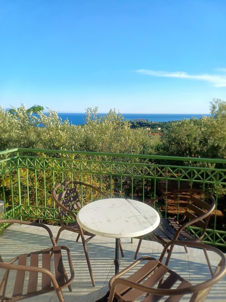 Captain's Apartments In Olive Grove - Kefalonia
