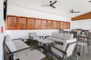 Apartamento, várias camas, varanda, vista para o oceano (Viva Jaco 1208A) | Restaurantes