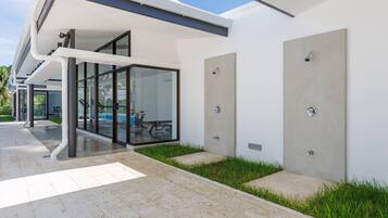 Apartamento, várias camas, sacada, vista para a montanha (Viva Jaco Viva Jaco (10-03B)) | Terraço/pátio